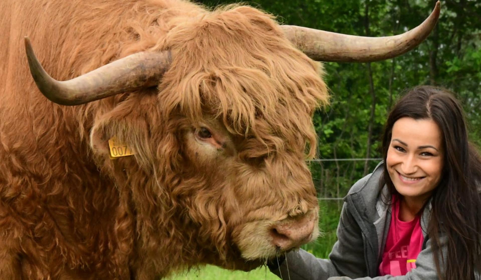 Boer zoekt vrouw-boerin Deedry deelt foto’s van haar stieren: ‘Echt ...